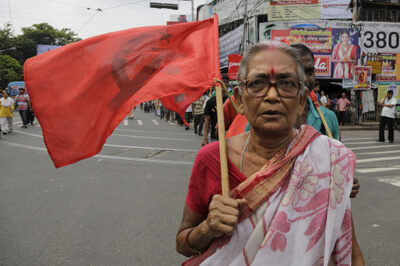 Strike fails to affect normal life in Kolkata | Kolkata News - Times of ...