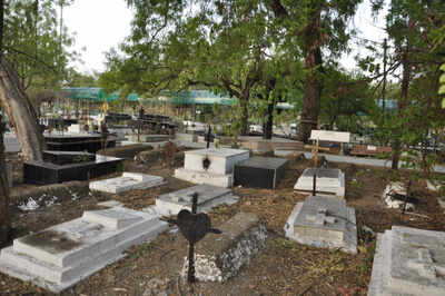 Woman constructs her own tomb in Tamil Nadu | Chennai News - Times of India