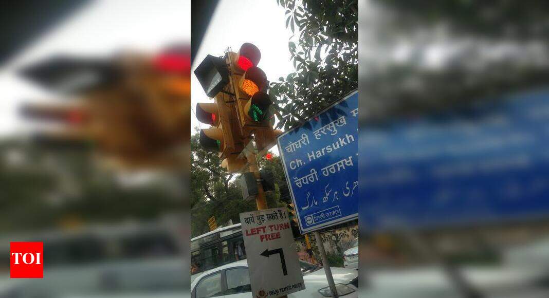 Dysfunctional traffic signal - Times of India