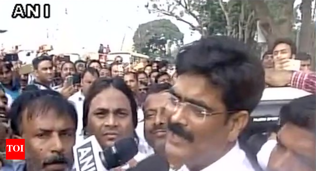 RJD: Former RJD MP Mohammad Shahabuddin walks out of Bhagalpur jail ...