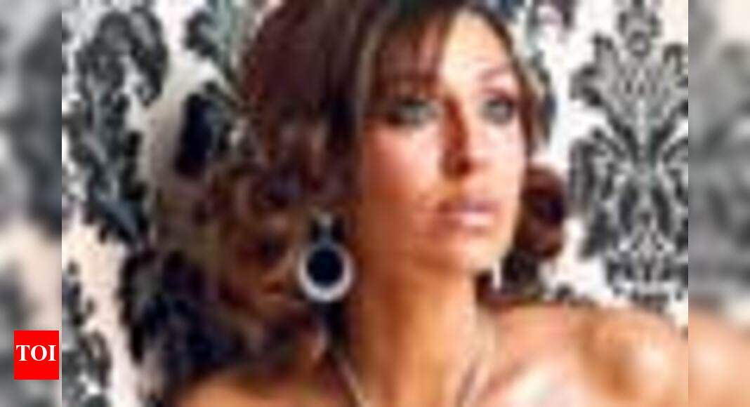 Pooja makes a big switch - Times of India