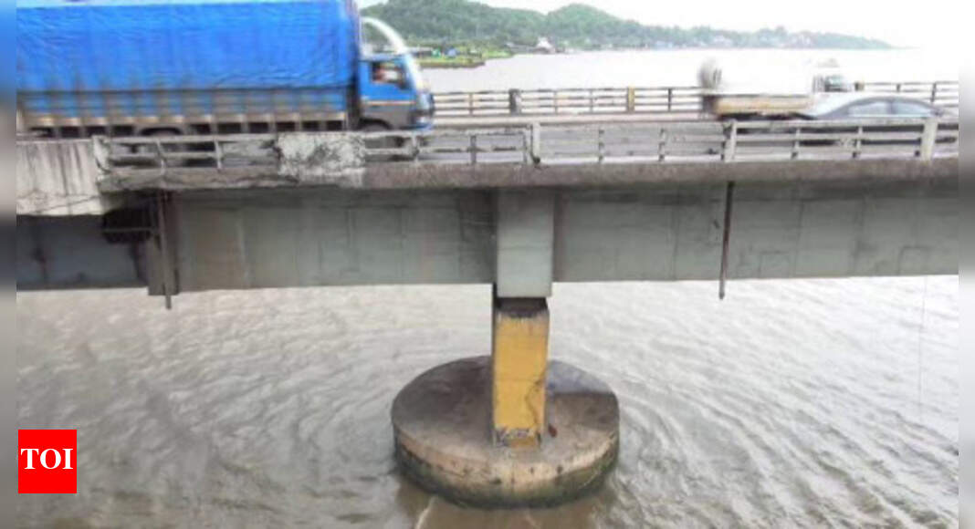 Versova: Versova creek bridge to remain open for light vehicles ...