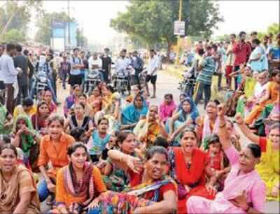 Truck runs over teen girl, mob blocks road | Vadodara News - Times of India