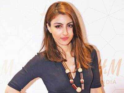 Showstopper Soha leaves without walking the ramp for delayed Delhi show ...