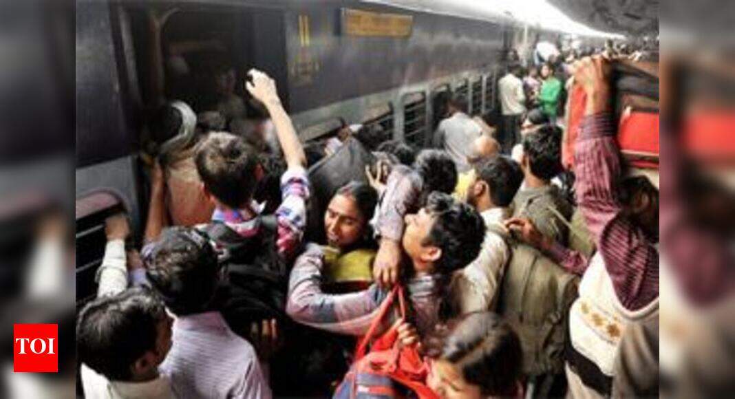 Courageous train passengers catch dacoit red-handed | Nashik News ...