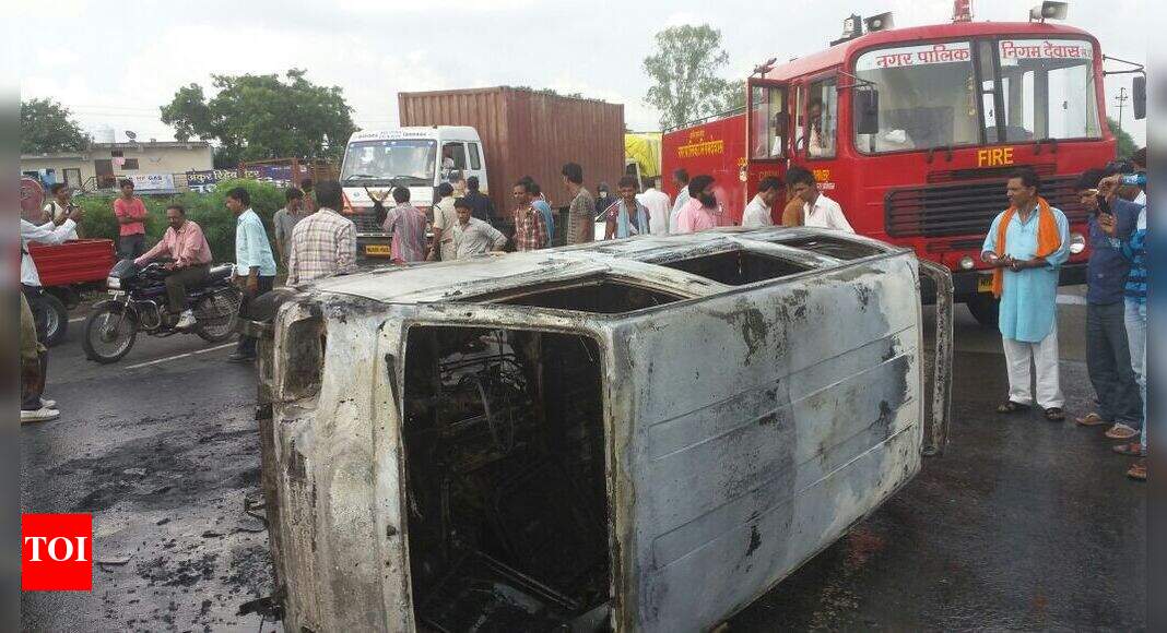 3 narrowly escape as van catches fire in Dewas | Indore News - Times of ...