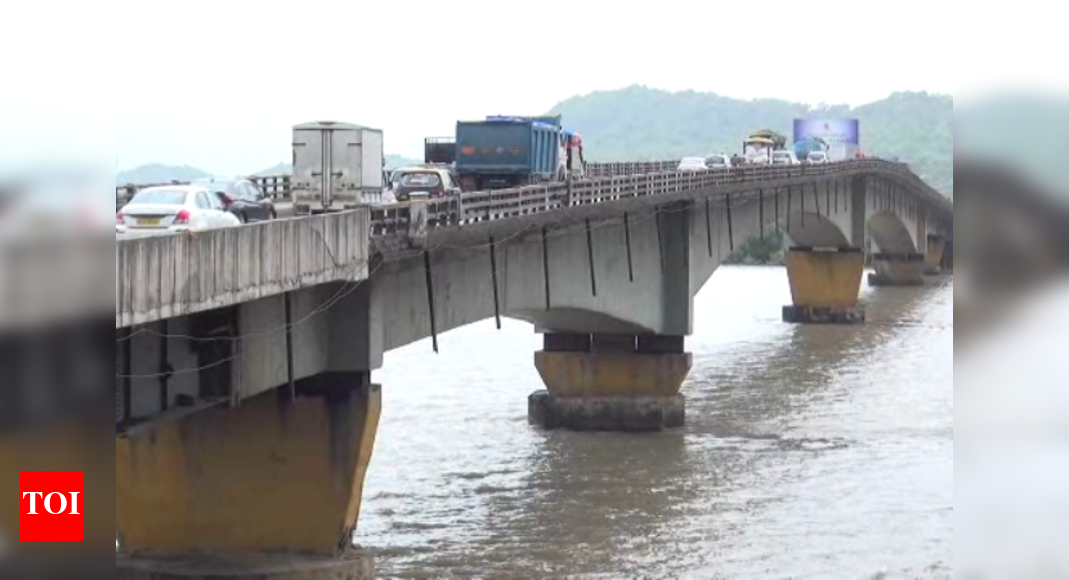 Versova: Original drawings of Versova creek bridge that needs repairs ...