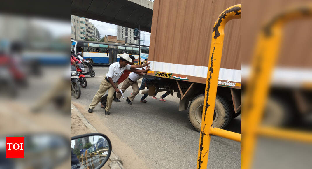 Kudlu Gate cops’ extra push to clear mess - Times of India