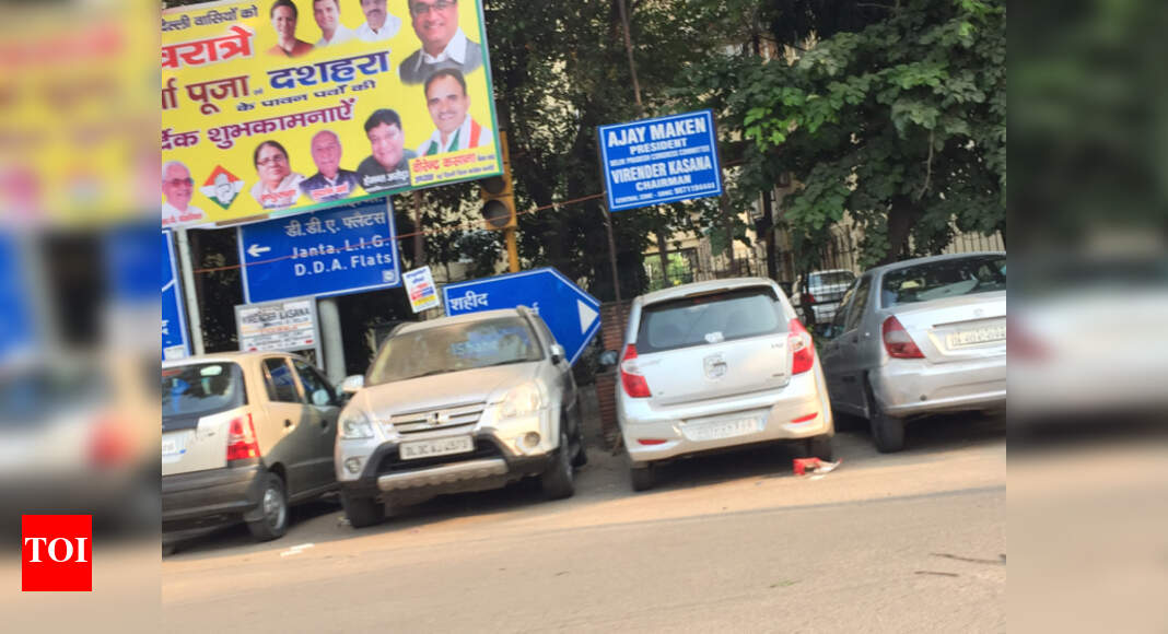 Hoarding covers traffic signal - Times of India