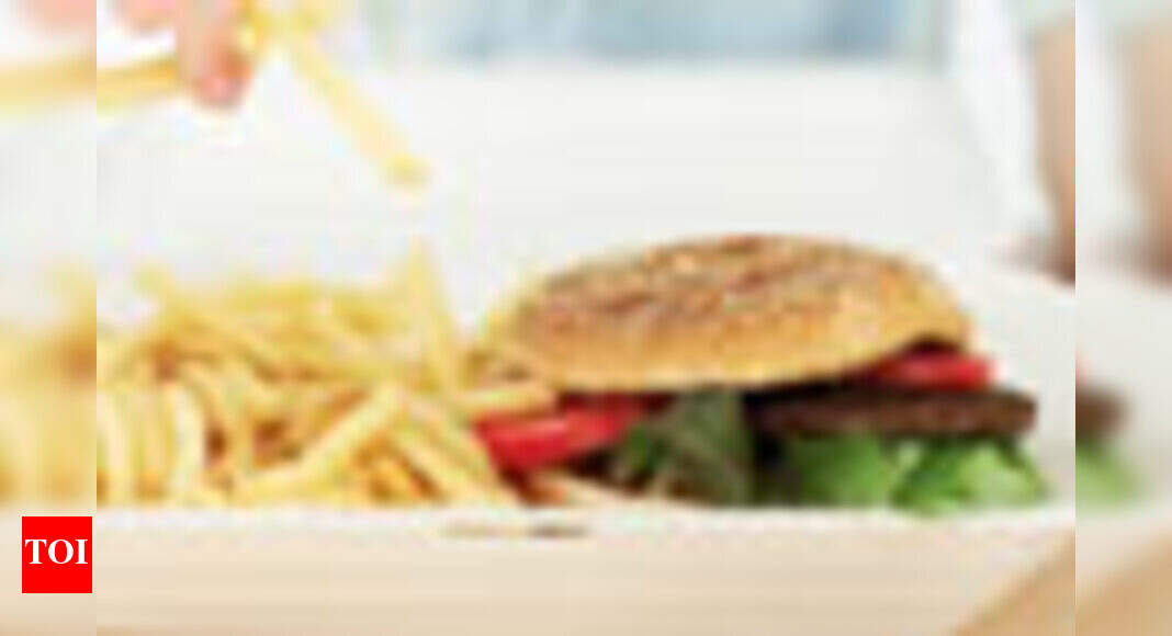 Eating junk food ‘can cause depression’ - Times of India