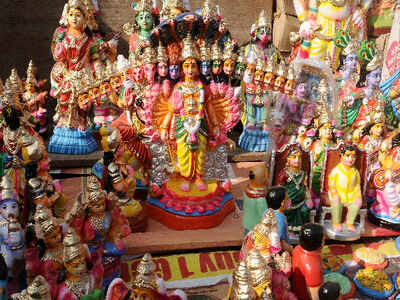 Sale of kolu dolls picks up pace | Chennai News - Times of India