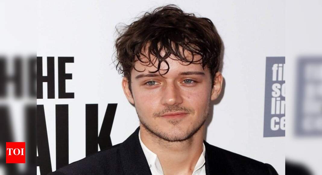 Outlander casts Cesar Domboy as adult Fergus - Times of India