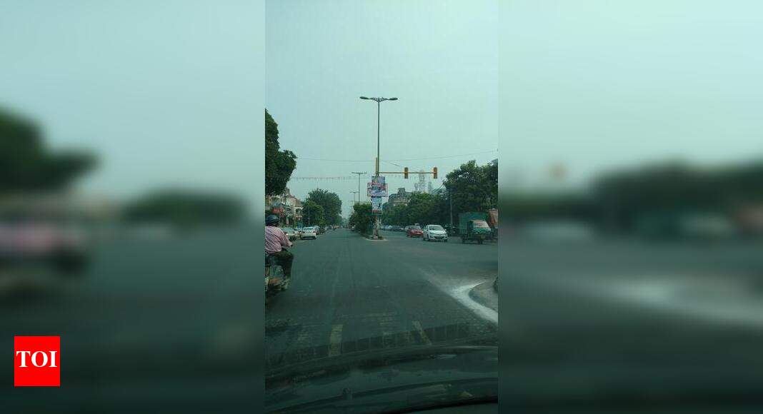 Hoardings cover traffic signal - Times of India