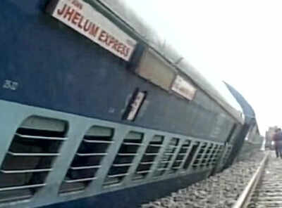 Jhelum Express: Ten coaches of Jhelum Express derail in Punjab | India ...