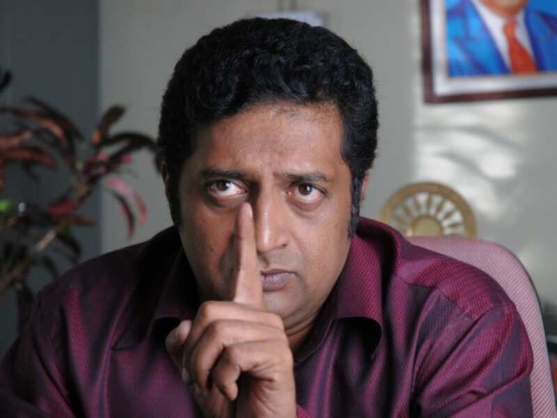 Prakash Raj walks out of interview | Tamil Movie News - Times of India