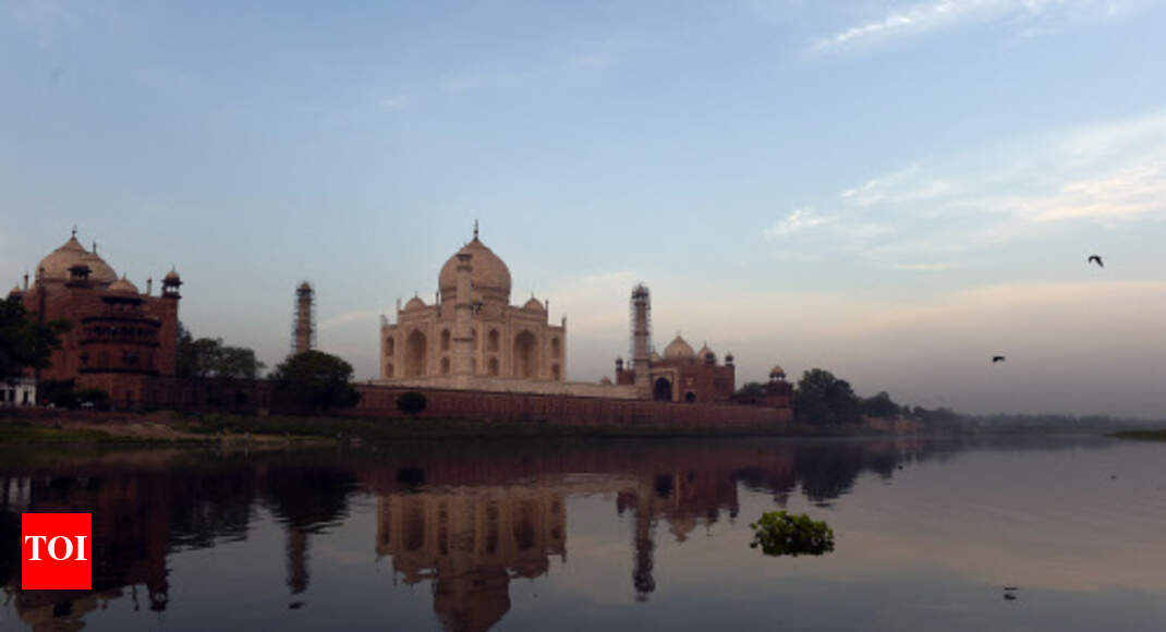 Taj Mahal: Open mass burning of garbage in Agra discolouring Taj Mahal ...