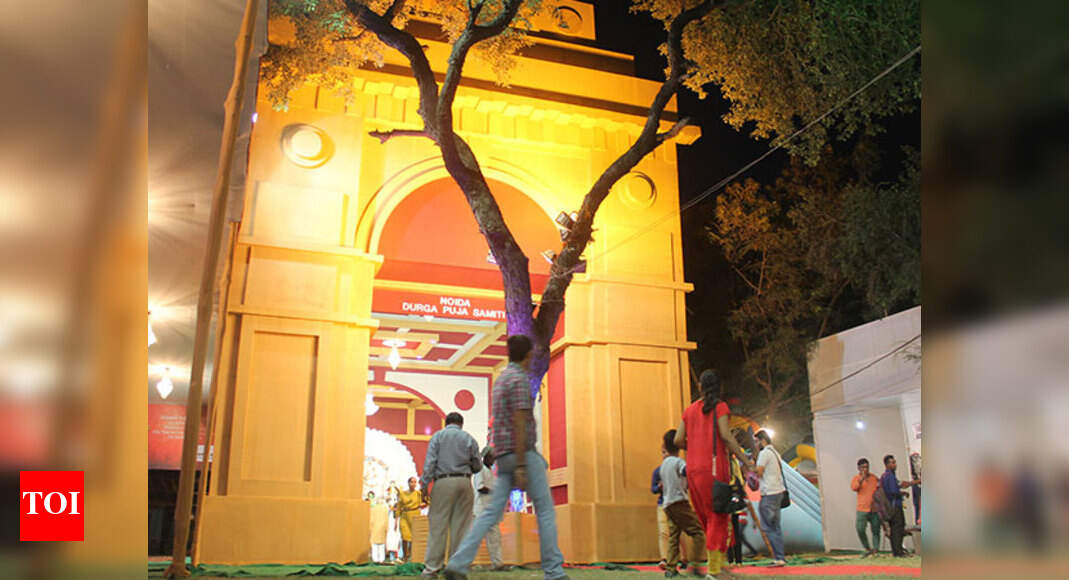 India Gate at Noida’s Durga Puja pays tribute to Uri martyrs | Noida ...
