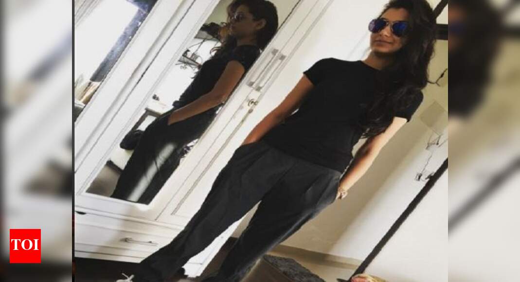 Kumkum Bhagya's Sriti Jha celebrates Durga Puja in an unusual way ...