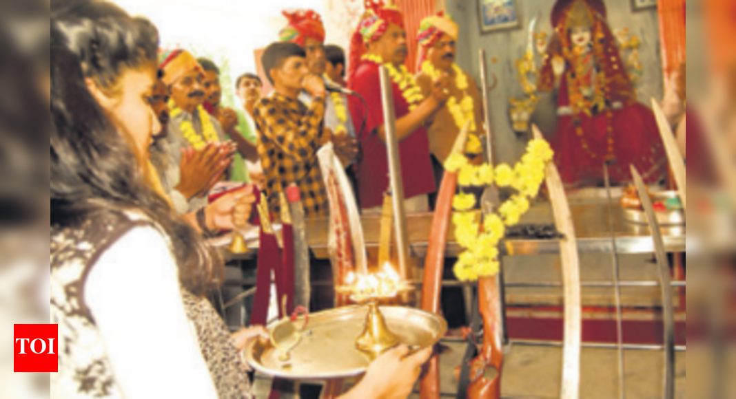 Rajputs worship weapons in Ajmer | Ajmer News - Times of India
