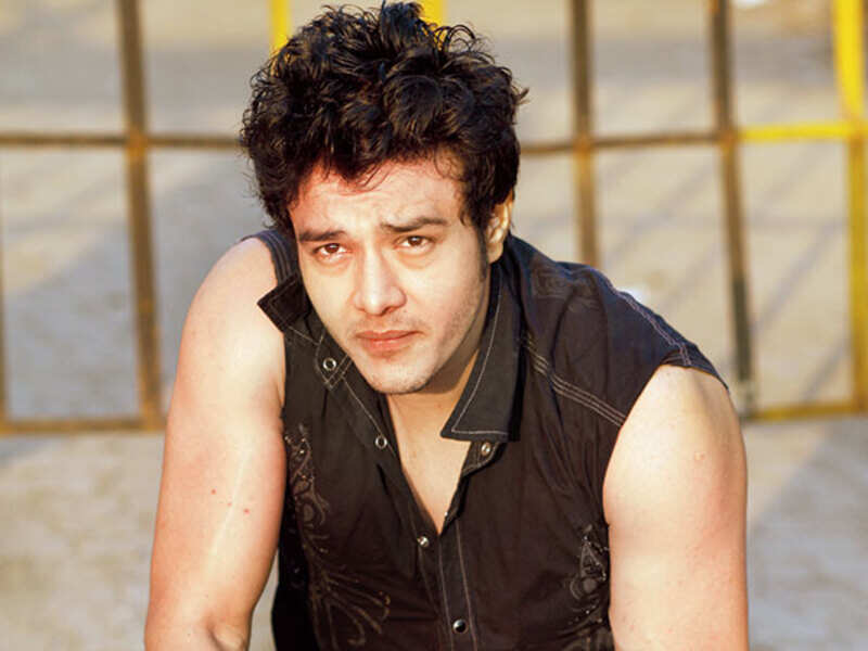 Aniruddh Dave admitted to the ICU - Times of India