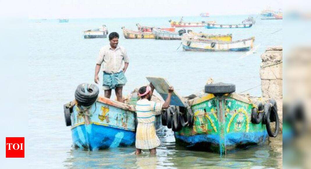 Karwar: 34 fishermen rescued off Karwar coast | Hubballi News - Times ...