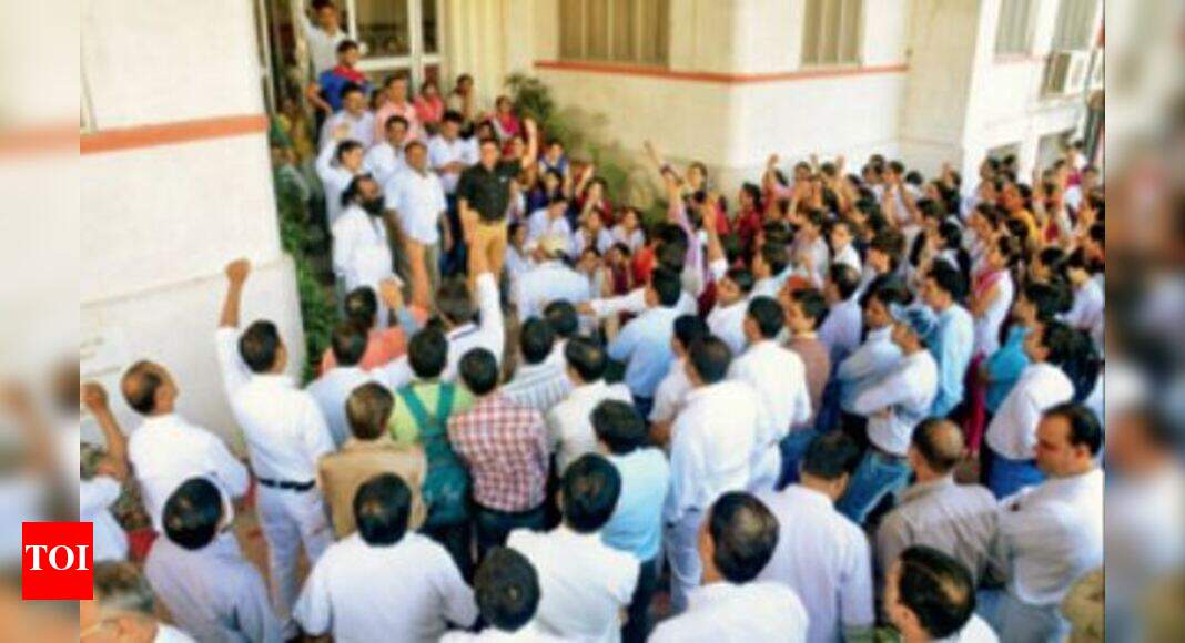 Nurses: Nurses protest over abolition of posts | Jaipur News - Times of ...
