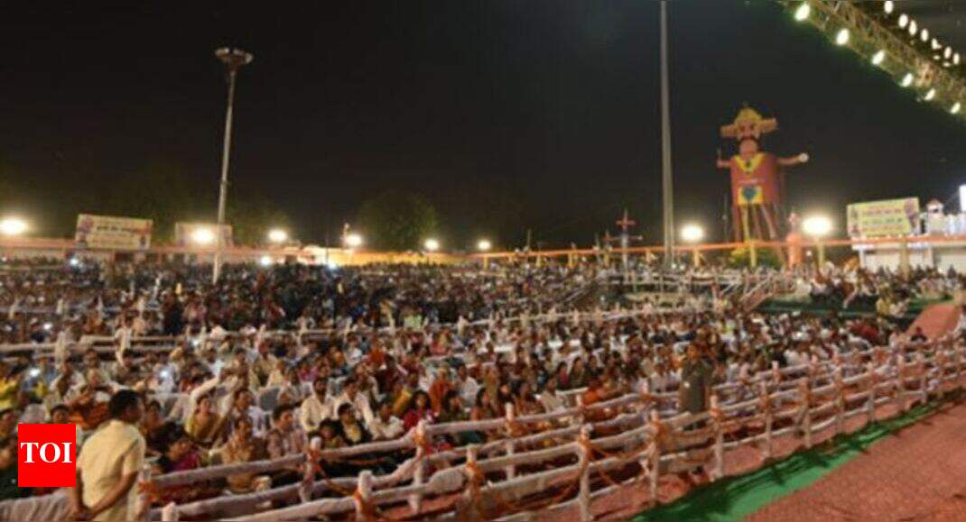 Ramlila: At Ramlila ground, crowds gathered for a glimpse of Modi ...