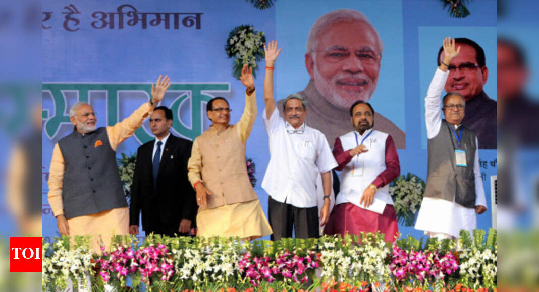 Modi: Stand-up and clap when you see a soldier: PM Modi | India News ...