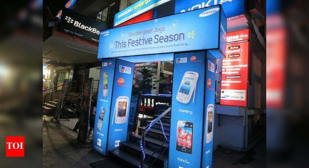 Flipkart, Amazon use offline play to expand business - Times of India