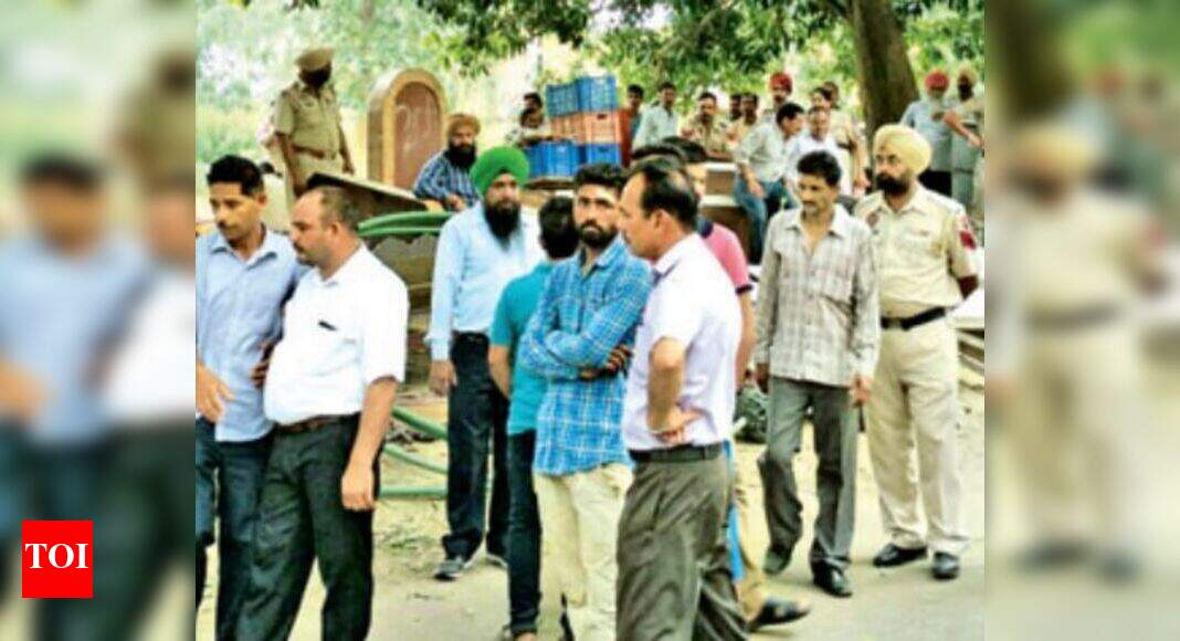 MLA: After two months, former MLA evicted from same house again | Amritsar News - Times of India