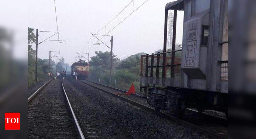 Rail fracture at Dahanu, trains entering Mumbai hit | Mumbai News ...