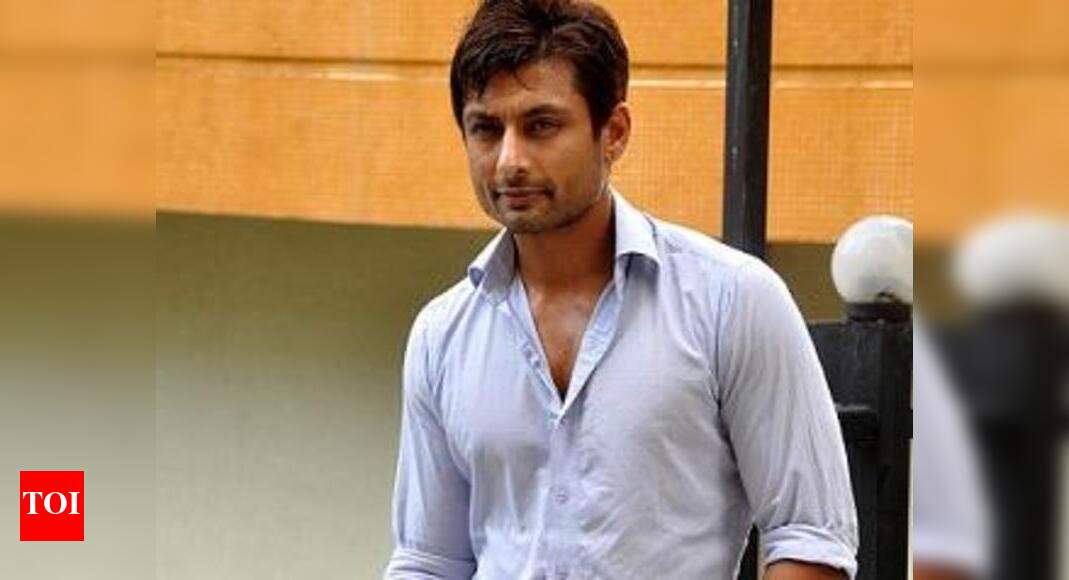 It's a war between Kiriti and Kiriti | Bengali Movie News - Times of India