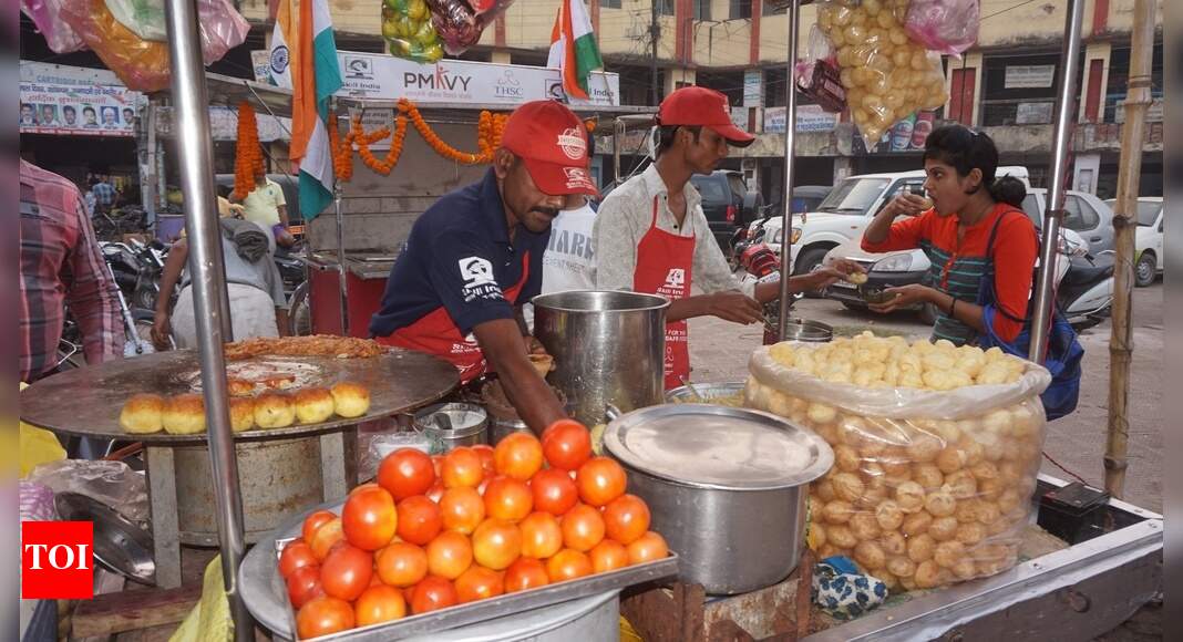 Kashi: Street food vendors of Kashi getting a new look | Varanasi News ...