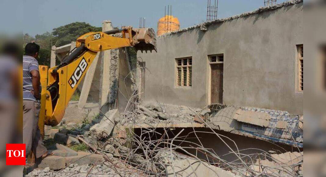 HDMC demolishes unauthorized school building | Hubballi News - Times of ...