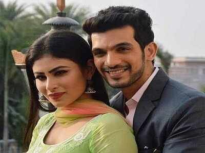 WATCH: Mouni Roy wishes Arjun Bijlani on his birthday; posts a special ...