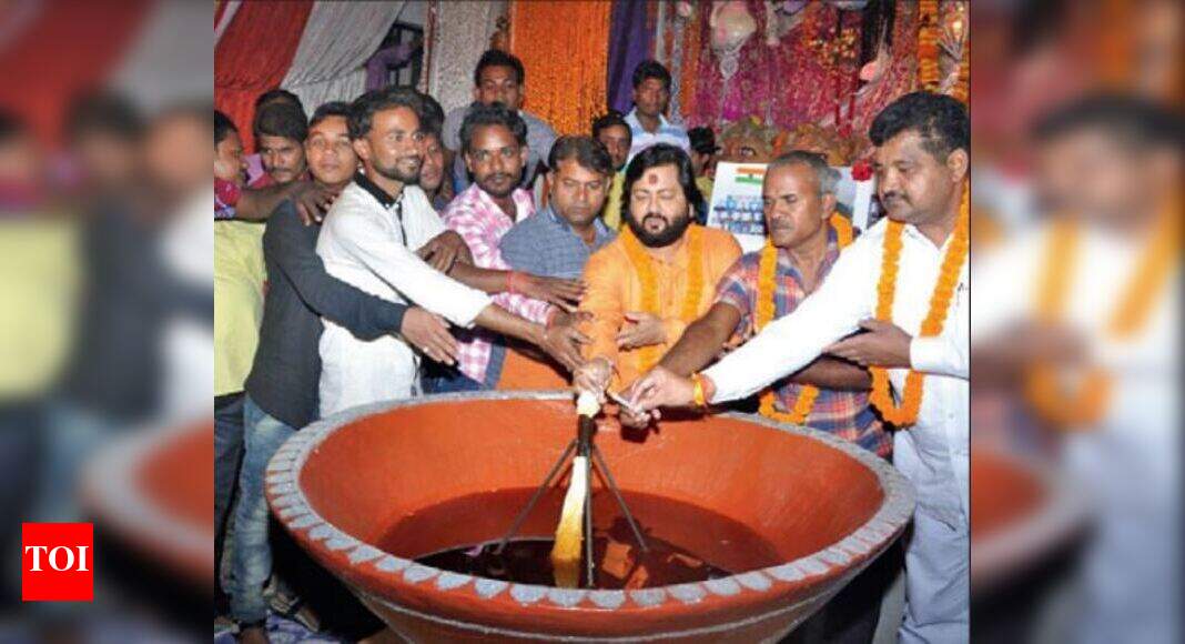 At 150kg, Gorakhpur diya may be the biggest in world | Varanasi News ...