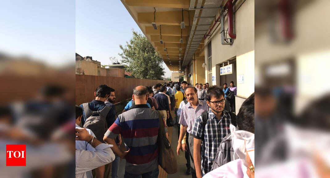 Long queues at Rohini Metro station - Times of India