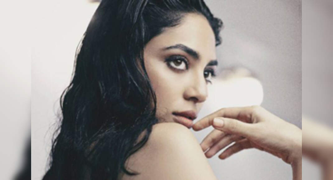 Sobhita Dhulipala to make Telugu debut with 'Goodachari' - Times of India