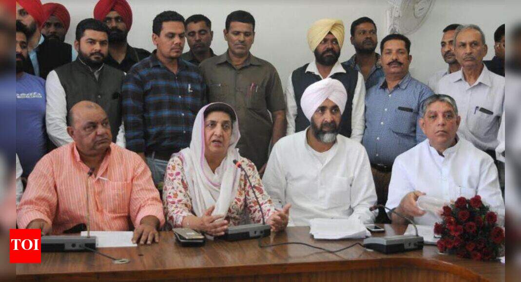 Punjab: SGPC office bearers are chosen only by "Parchi" of Badals ...