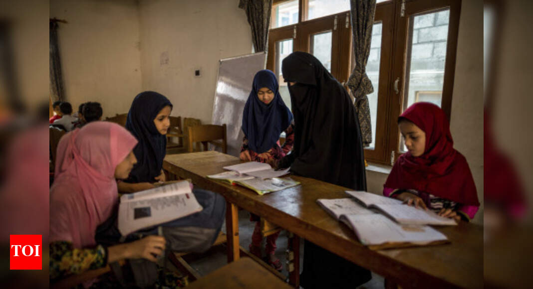 School Chalo: Army launches 'School Chalo' operation in South Kashmir ...