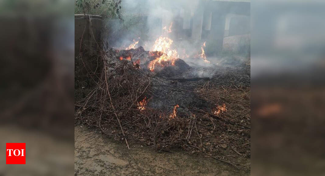 Smoke rises in Jangpura Extn - Times of India