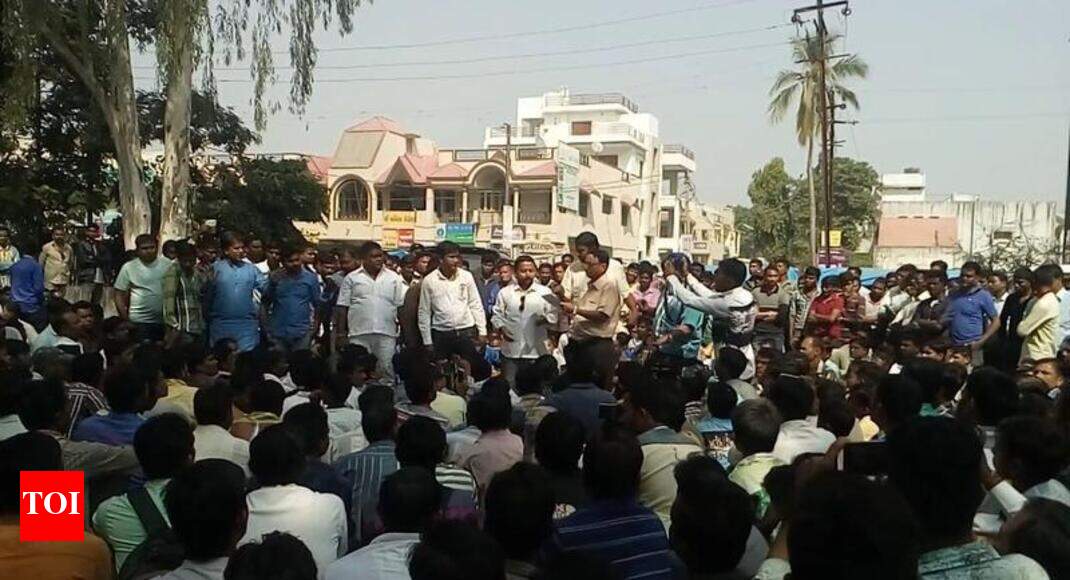 Polycab workers meet Halol mamlatdar, continue strike | Vadodara News ...