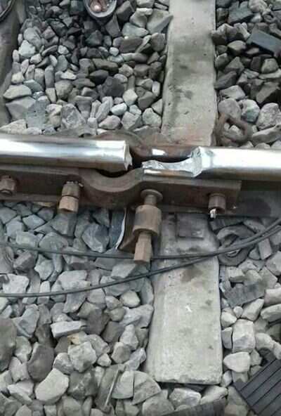 Rail fracture at Kalyan station | Mumbai News - Times of India