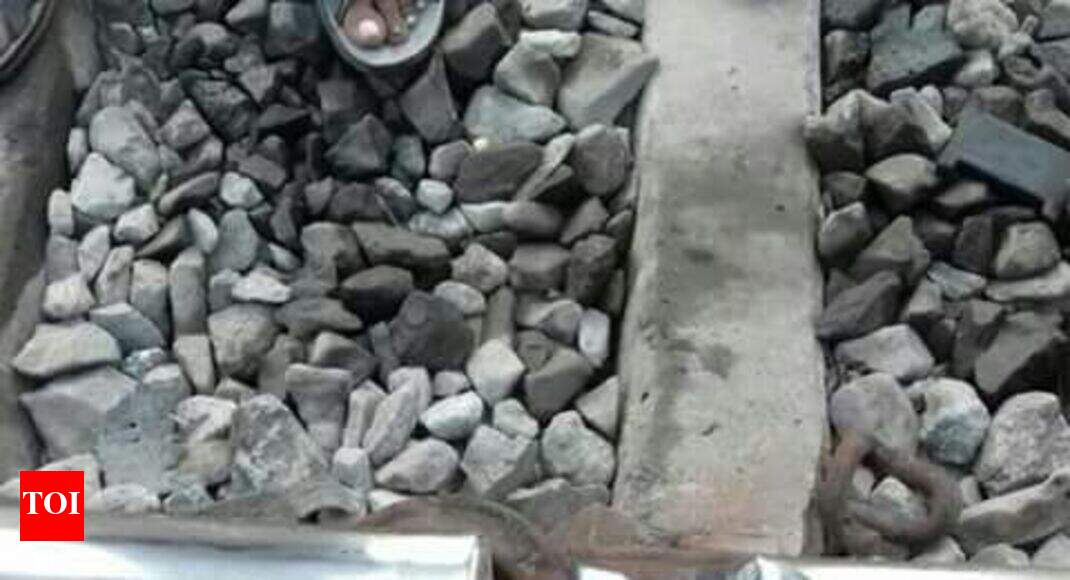 Rail fracture at Kalyan station | Mumbai News - Times of India