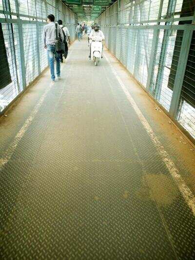 Gurgaon: Foot overbridge or flyover? - Times of India