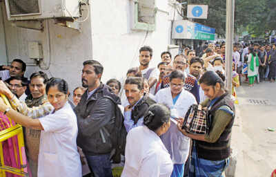 Demonetisation: For harried people waiting in queues, help pours in ...