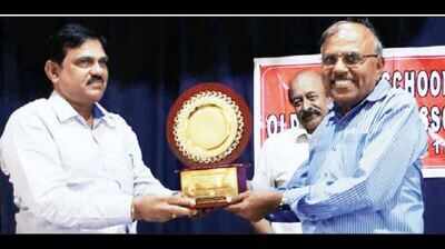 SRV Students: Alumnus exhorts SRV students to chase dreams | Kochi News ...