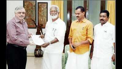 Stage Dharna: CM, mins to stage dharna in front of RBI office today ...