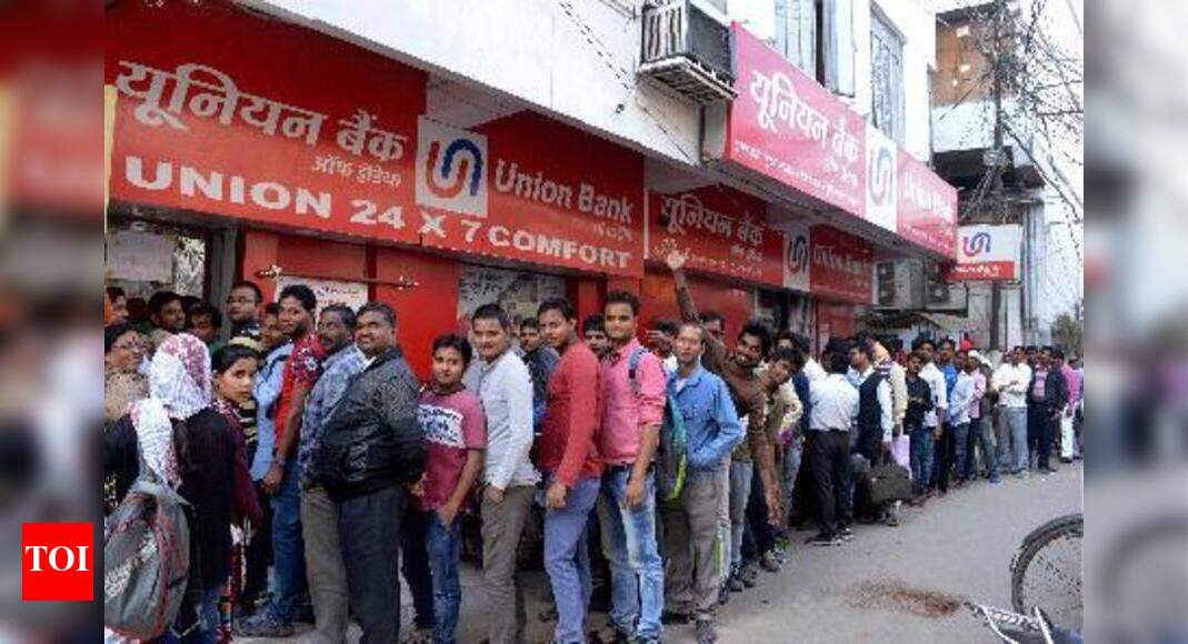Local residents offer food and beverages to people in queue | Mumbai ...