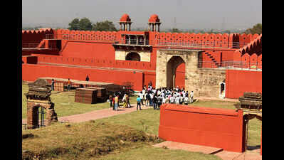 Heritage structure of Nagardhan Fort ‘beautified’ with paint and steel ...